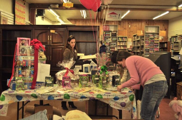 11 Giant Secondhand Shops in Pennsylvania That Redefine Treasure Hunting