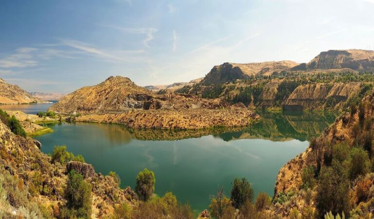 Washington's 15 Largest Lakes Show Off The State's Wild Beauty