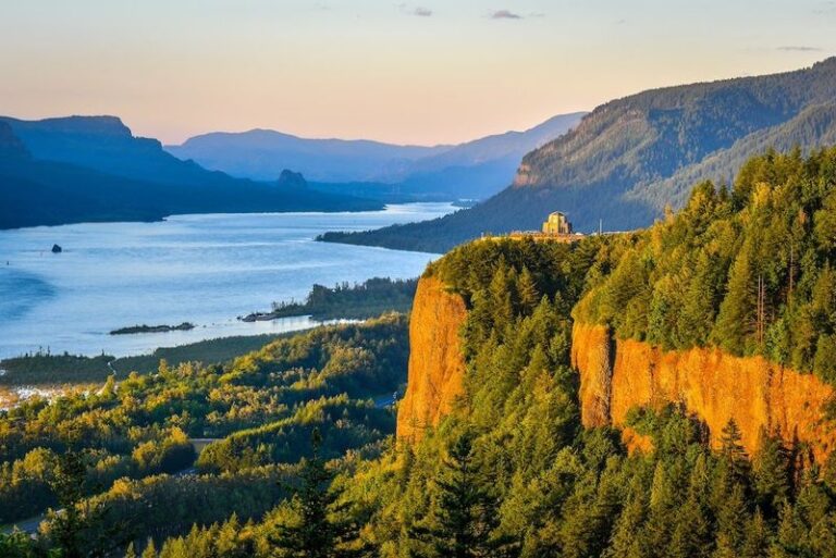 Washington's 15 Largest Lakes Show Off The State's Wild Beauty