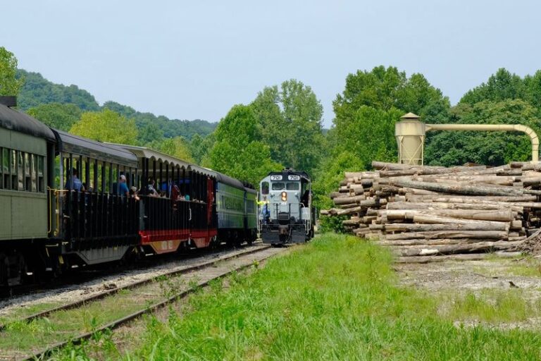 10 Ohio Train Rides That Lead To Unforgettable Day Trips