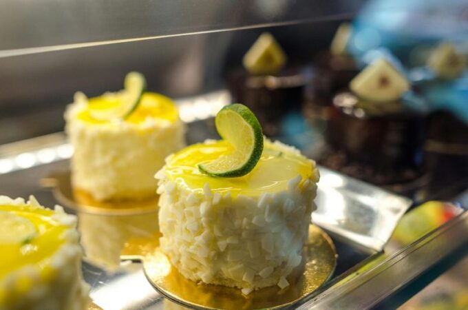 12 Mini Cakes That Prove Good Things Come In Small Slices