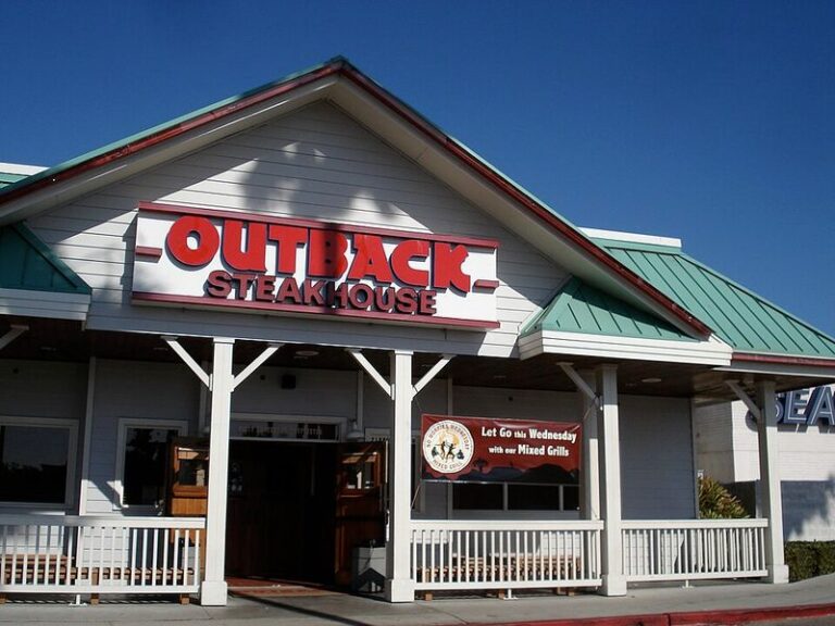 12 Key Differences Between Outback Steakhouse And Texas Roadhouse