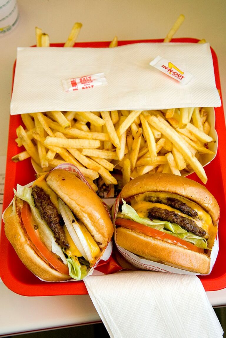 These Reasons Are What Makes An In-N-Out Burger So Hard To Beat
