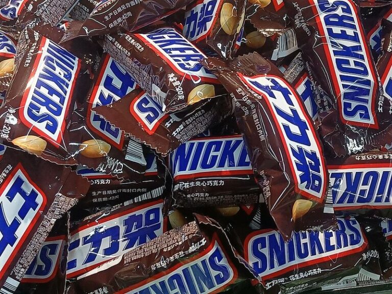 20 Classic Candy Bars From The '50s You Might Remember