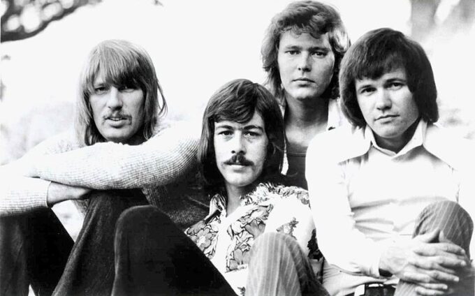 16 Soft Rock Bands From the '70s Loved For Their Sugar-Soft Sound