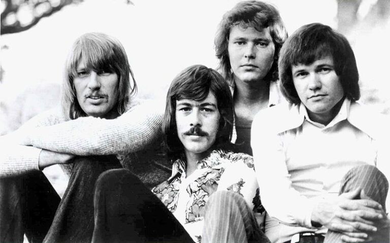 16 Soft Rock Bands From the '70s Loved For Their Sugar-Soft Sound