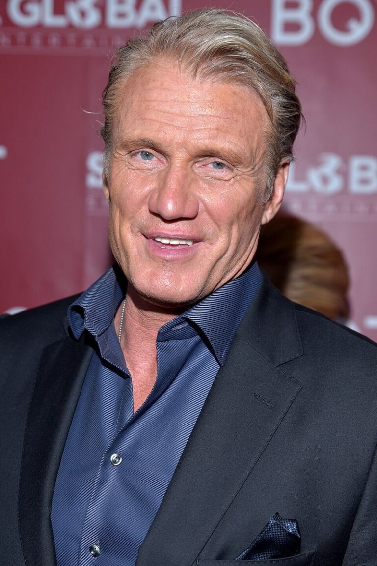 19 Extremely Tall Actors Who Make Everyone Else Look Petite