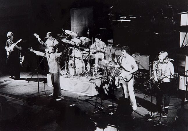 16 Soft Rock Bands From the '70s Loved For Their Sugar-Soft Sound