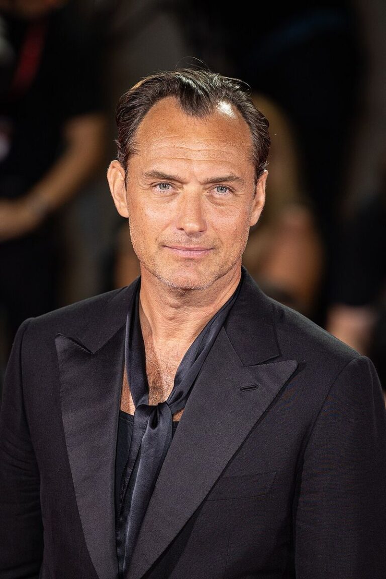 16 Celebrities With Surprisingly Lengthy Full Names